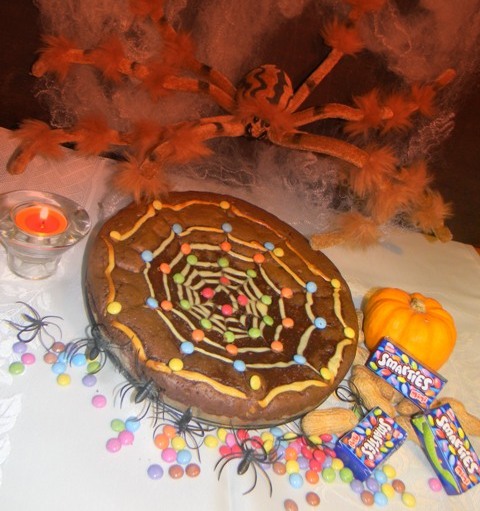Smarties spiderweb brownie pie | MummyPages.uk