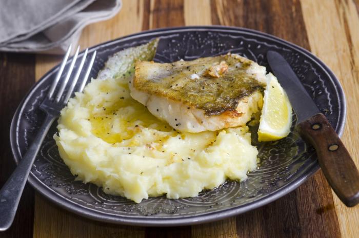 Fish grills with creamy mash | MummyPages.uk
