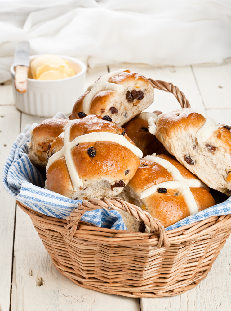 Hot cross Easter buns | MummyPages.uk