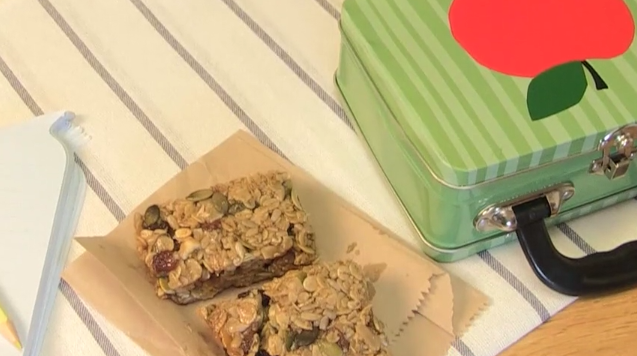 Muesli snack bars | MummyPages.uk