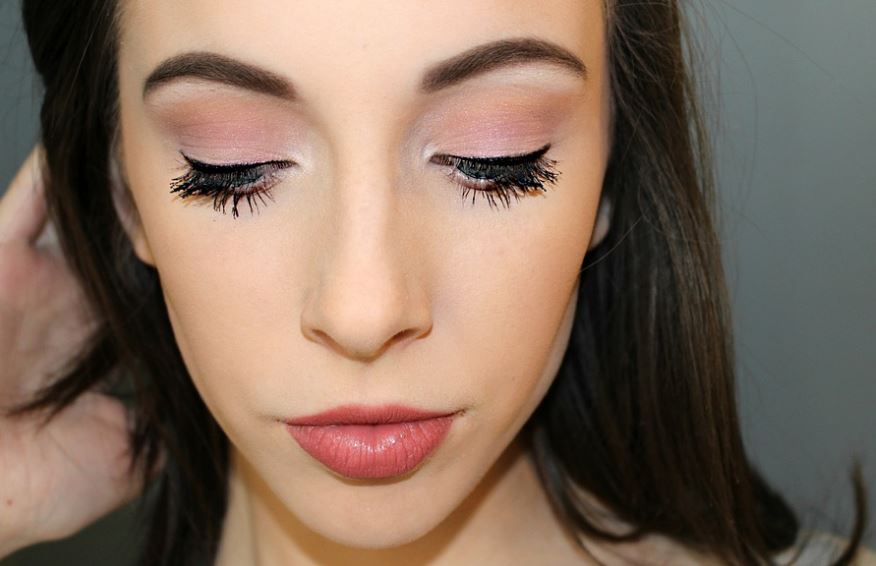 6 ways to keep your face shine-free this summer