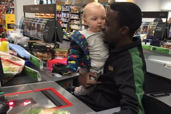 Kind-hearted cashier entertains baby so mum can get shopping...