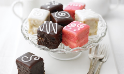 Fondant fancies | MummyPages.uk
